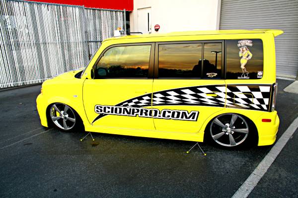 Photo Gallery - D2BD Funky Disco Taxi - Slammed